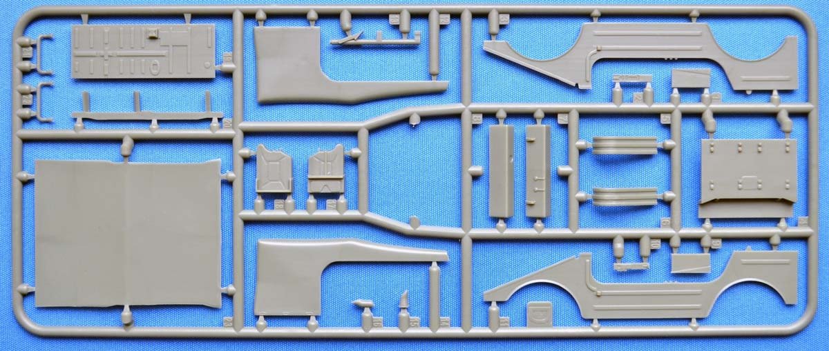 ACE 72171 BTR-80 (early production series) - Plastmodel